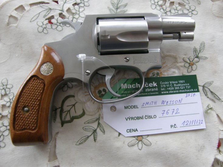 Revolver Smith Wesson Mod. 60 v.č.7672 r. 38 Sp. - 9700.00Kč : ZBRANĚ ...
